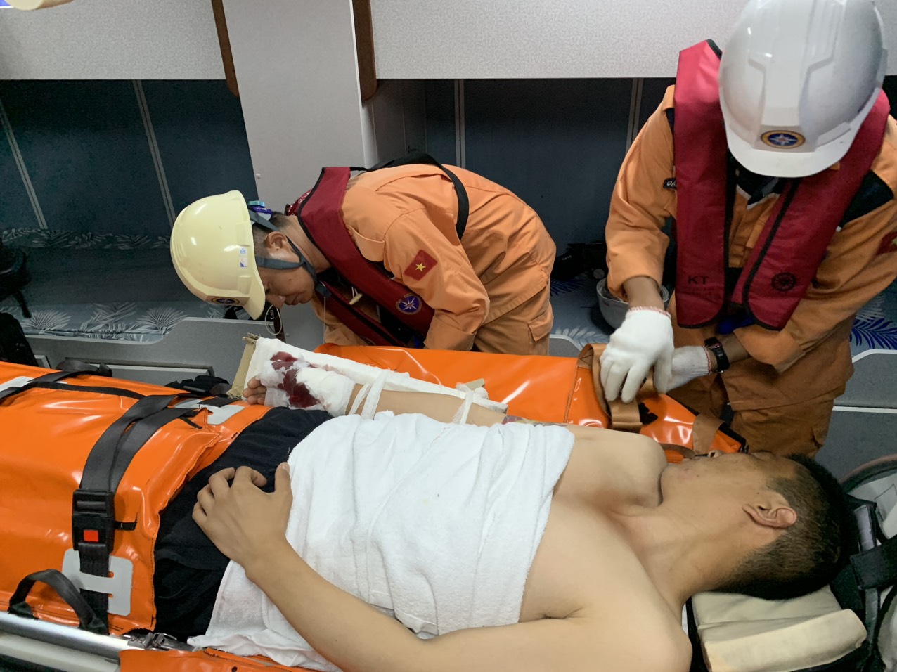 Successfully rescues a Chinese crew injured from occupational accident ...